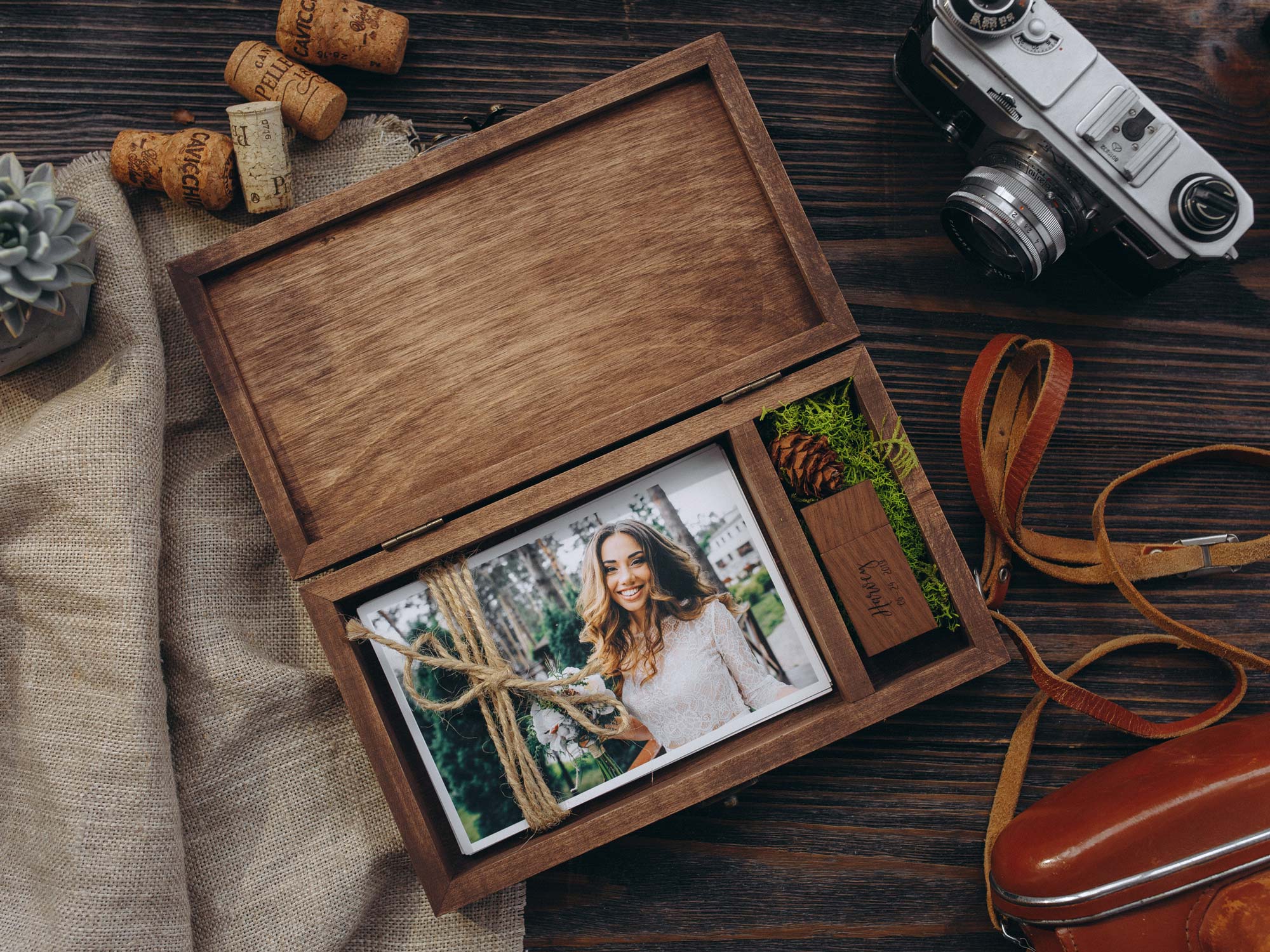 Memory Photo Box with Wooden USB 3.0 Drive – Perfect for Photos & Gift
